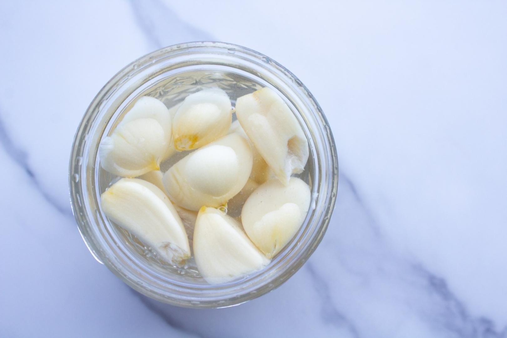 How to Ferment Garlic the Easy Way – The Art of Cottagemaking
