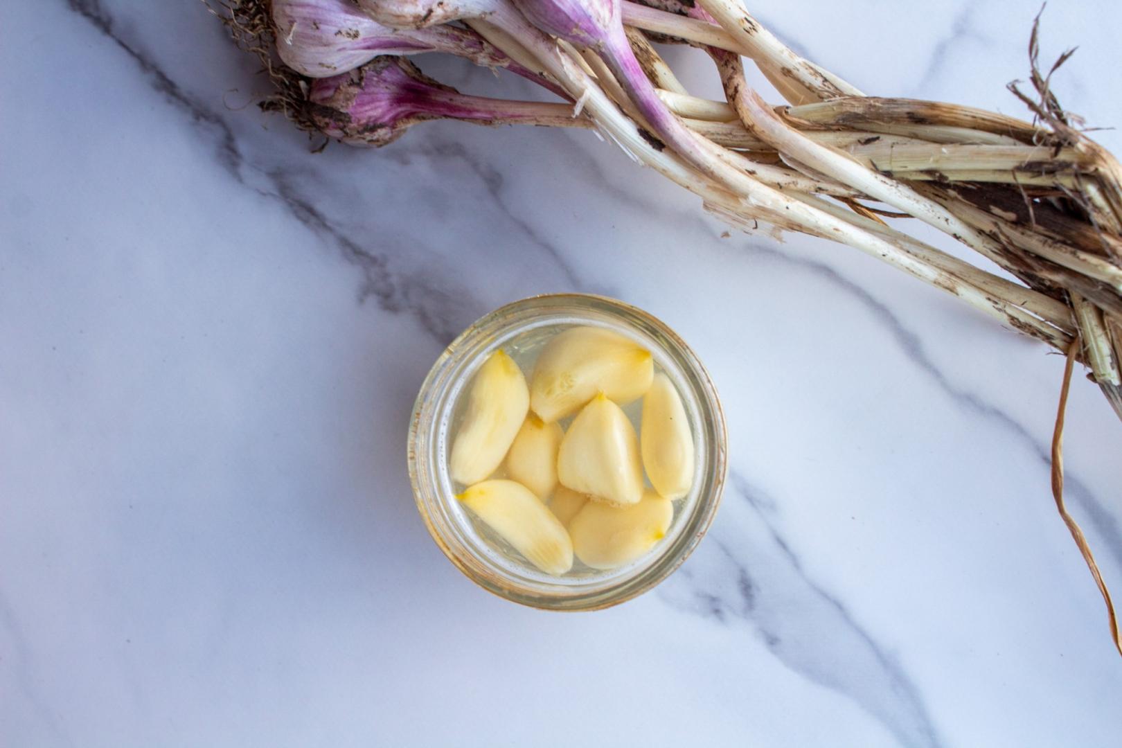 How to Ferment Garlic the Easy Way – The Art of Cottagemaking