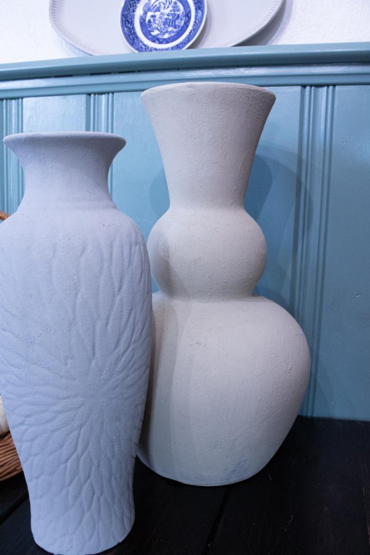 DIY Textured Vase with baking soda and paint – The Art of Cottagemaking