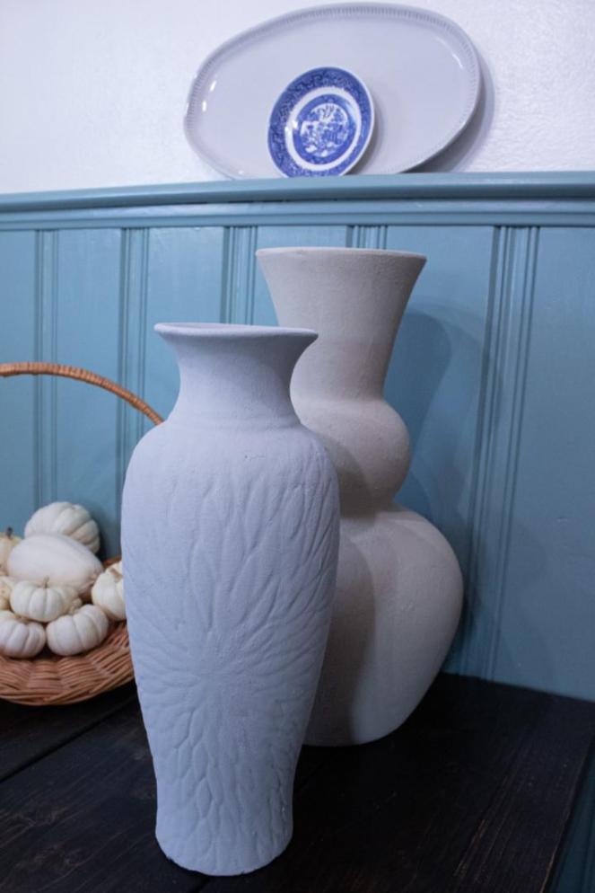 DIY Textured Vase with baking soda and paint – The Art of Cottagemaking
