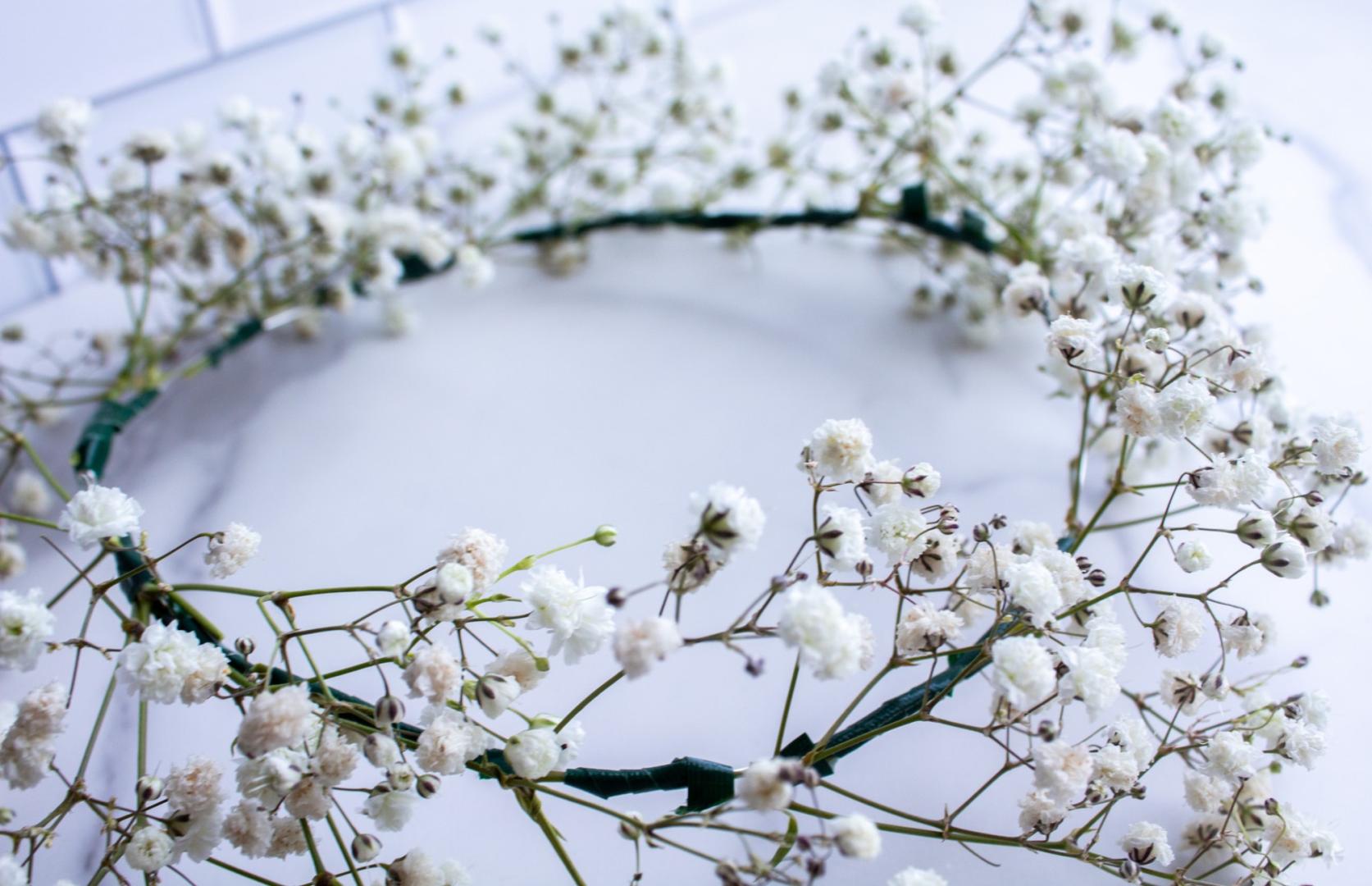 Dried Flower Crown DIY with Baby’s Breath – The Art of Cottagemaking