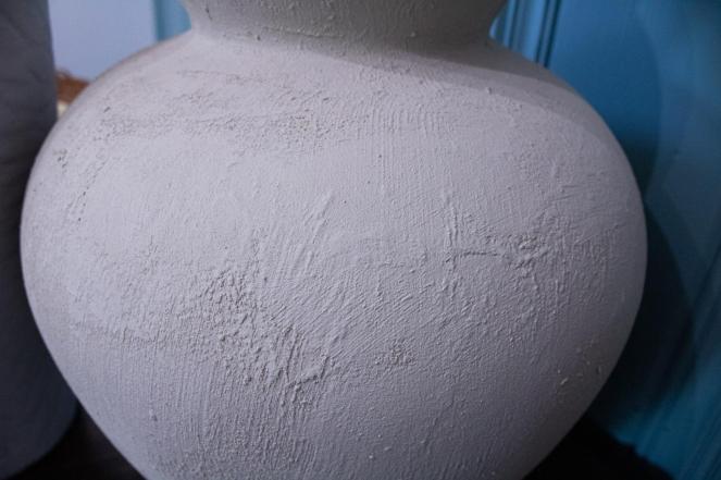 DIY Textured Vase with baking soda and paint – The Art of Cottagemaking